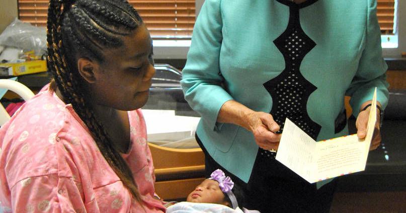 First Lady Sandra Deal visit with new parents at Piedmont Henry ...
