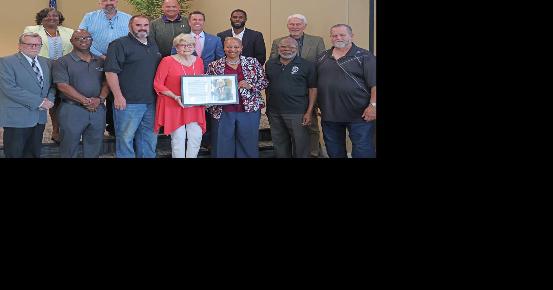 Henry Honors Former Locust Grove Mayor | News | henryherald.com