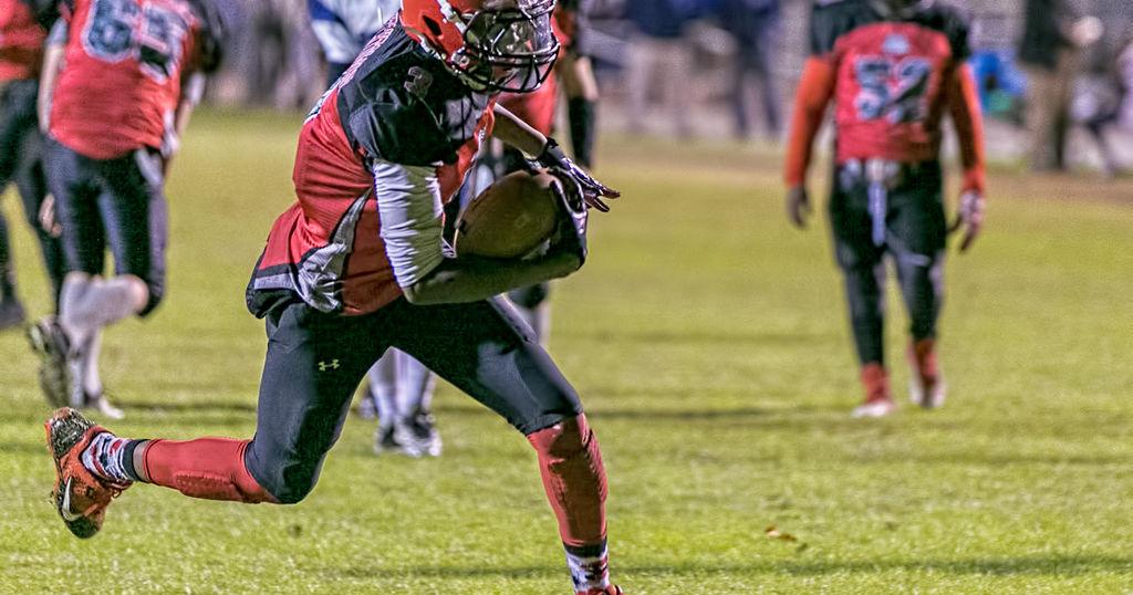 Undefeated Dutchtown Middle earns eighth grade football championship ...
