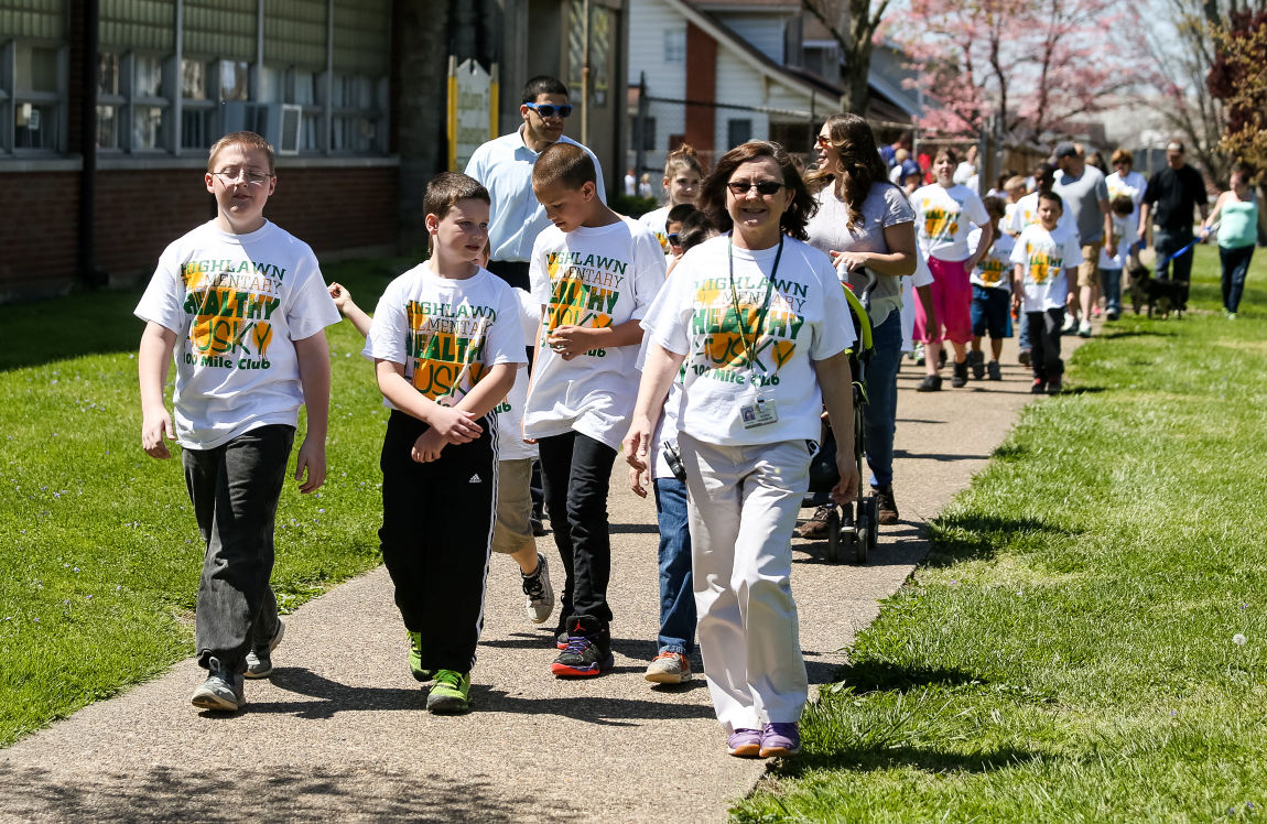 Highlawn Elementary celebrates walking goal | News | herald-dispatch.com
