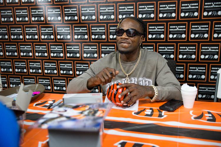 Fans gobble up Pacman Jones autographs, photos | Sports | herald ...