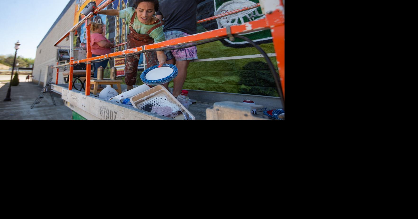 Artists return to hometown to paint mural | News | herald-dispatch.com