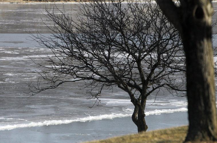 Ice on the Ohio makes river traffic tricky | News | herald-dispatch.com
