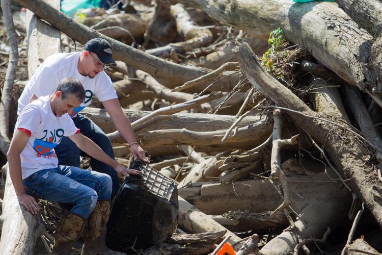 Photos: Ohio River Cleanup at Harris Riverfront Park | Multimedia ...