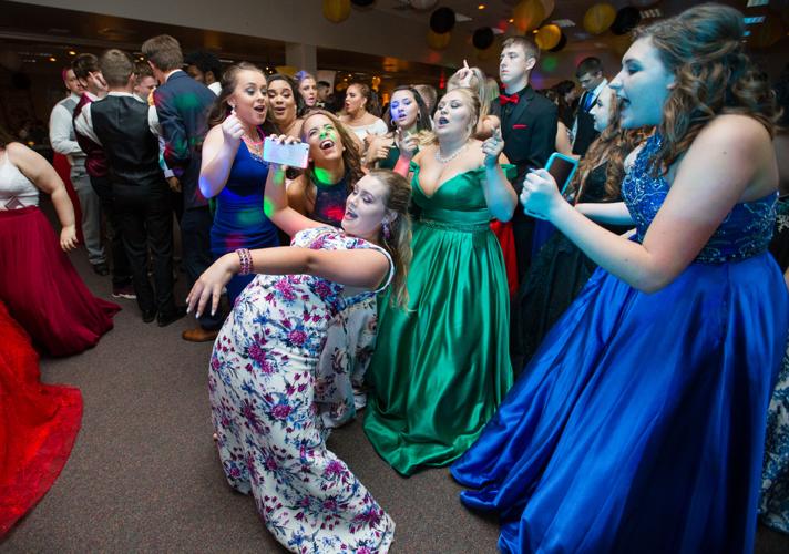Photos: Huntington High Prom | Multimedia | herald-dispatch.com