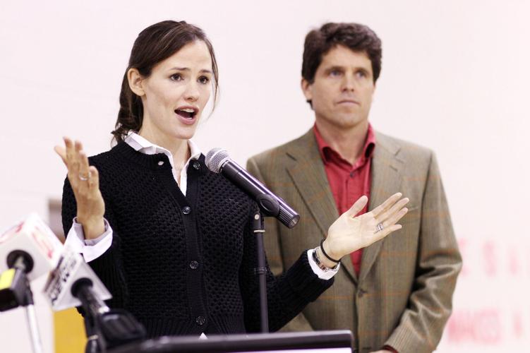Gallery: Jennifer Garner visits Ashton Elementary | Photos News ...