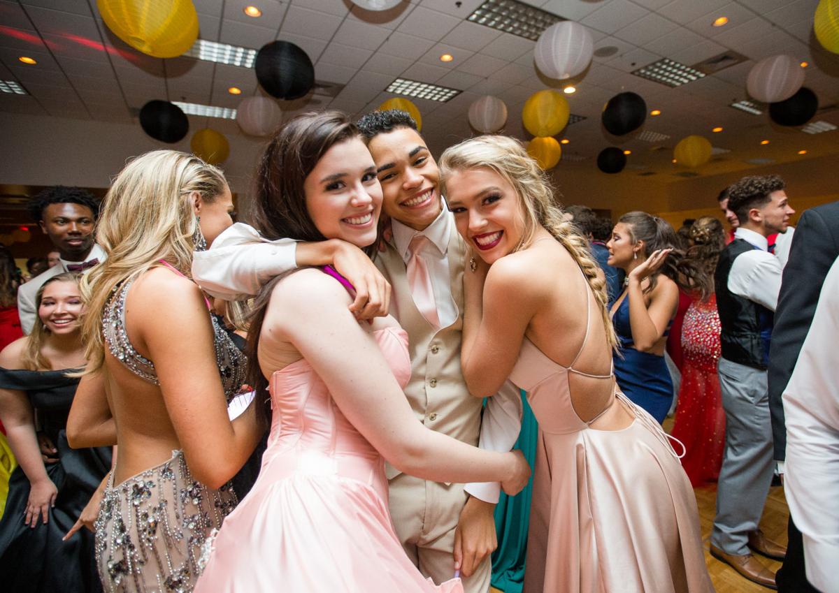 Photos: Huntington High Prom | Multimedia | herald-dispatch.com