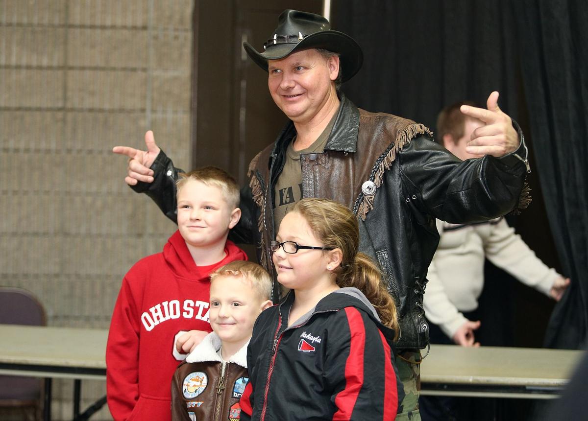 Gallery: Cast of "Call of the Wildman" help out with donation drive ...