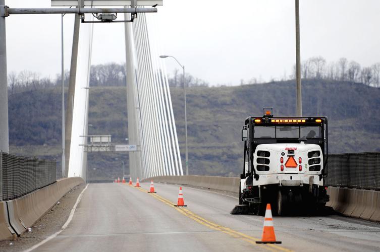 Bridge cleaning continues in Huntington | News | herald-dispatch.com