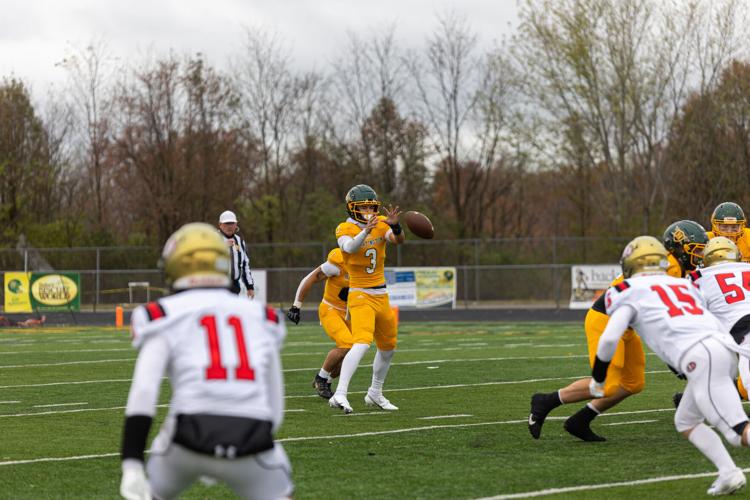 Prep football Class AAAA playoffs: Highlanders hustle from start, upend ...