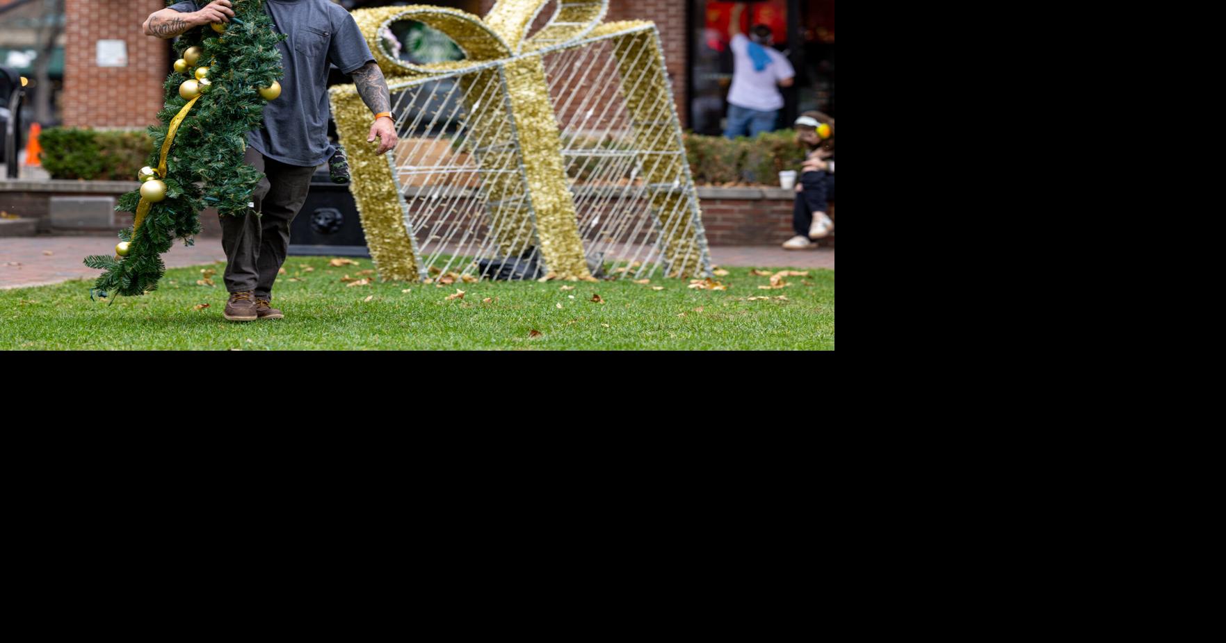 Holiday decorations spring up downtown | News | herald-dispatch.com