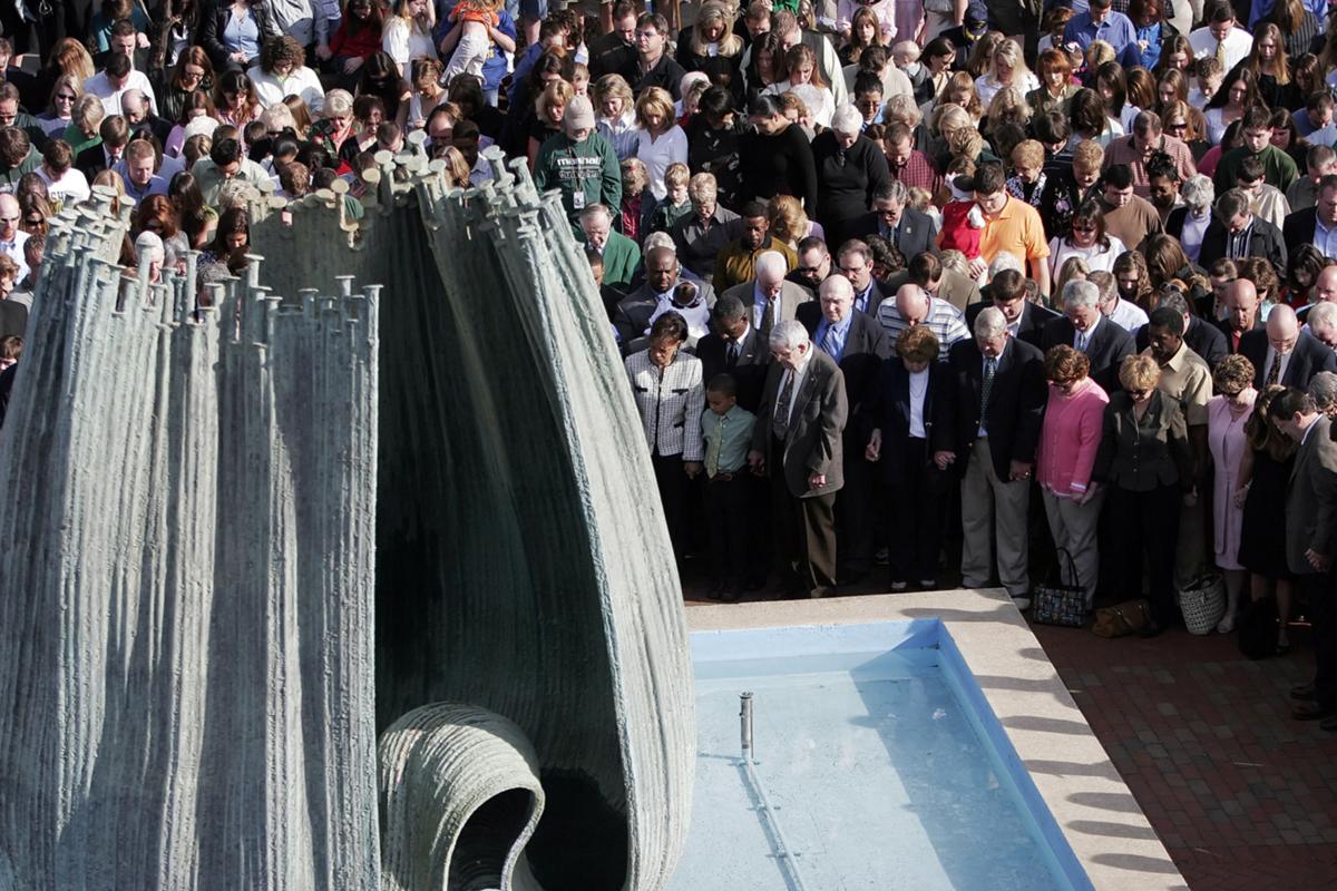 Gallery: Filming the Memorial Fountain scene, April 11, 2006 | Photo ...