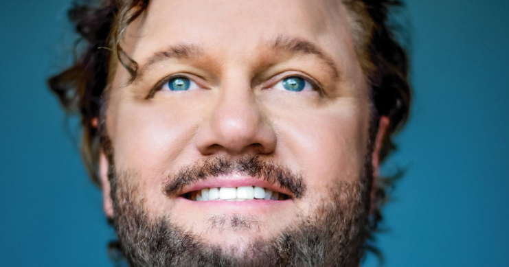 Acclaimed gospel singer David Phelps brings 25th Christmas tour to ...