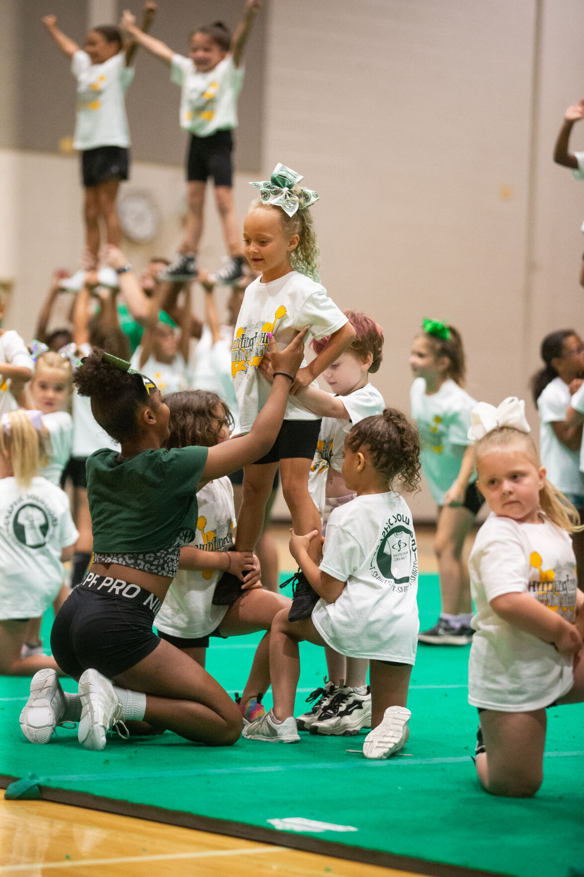 HHS cheerleaders share skills with next generation | News | herald ...