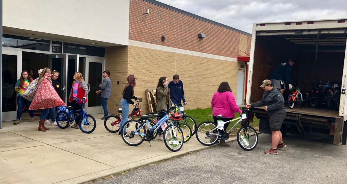 Poca High School DECA sponsors 68 Angel Tree children | Putnam News ...