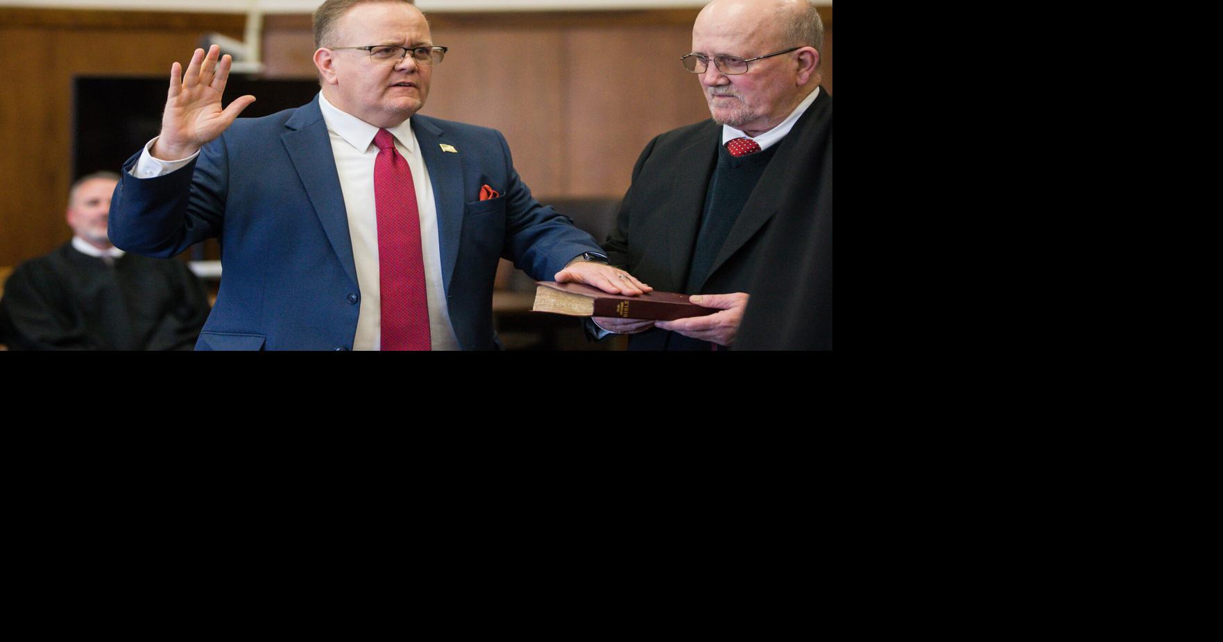 Chad Lovejoy sworn in as Sixth Judicial Circuit Court judge | News ...