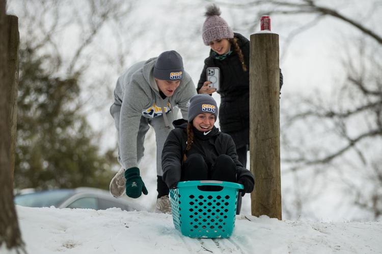 Photos: People spend the afternoon out in the snow at Ritter Park ...