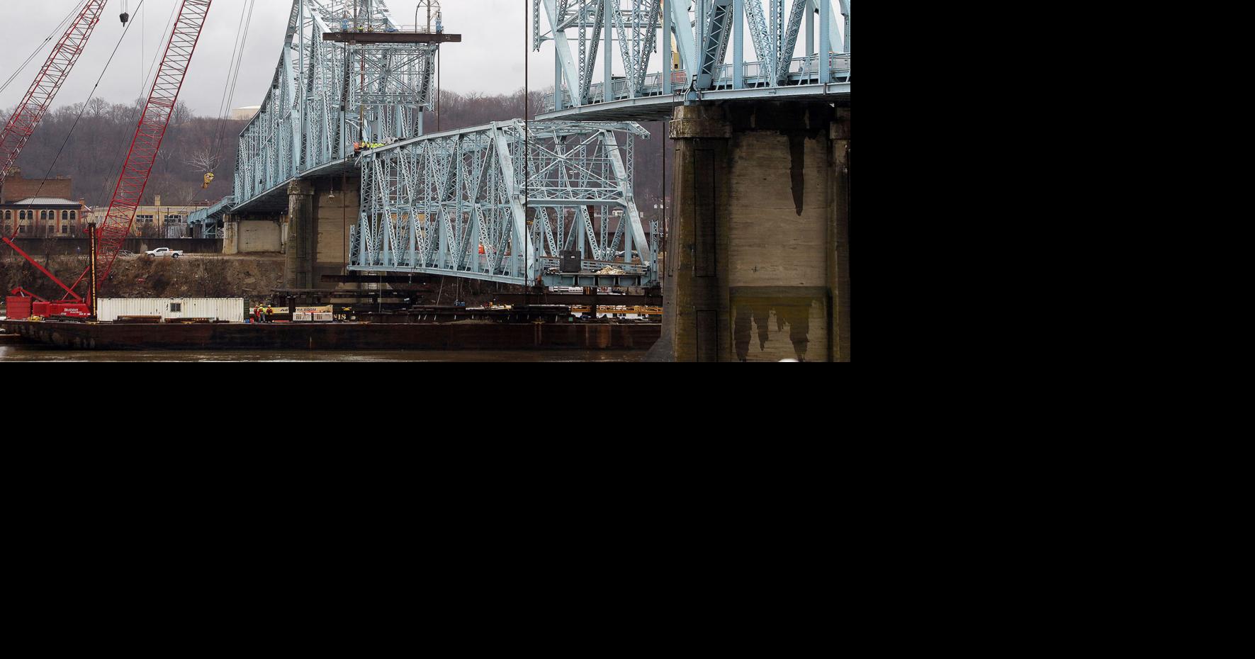 Main span of old Ironton-Russell Bridge is lowered onto barges | Ohio ...