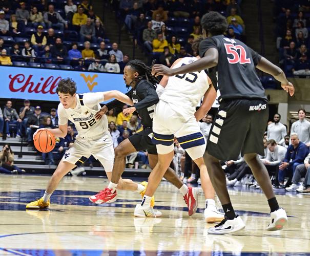 WVU men's basketball: Late 10-0 run pushes Mountaineers past Cincinnati ...