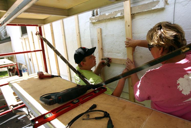 Volunteers help fix up houses | News | herald-dispatch.com