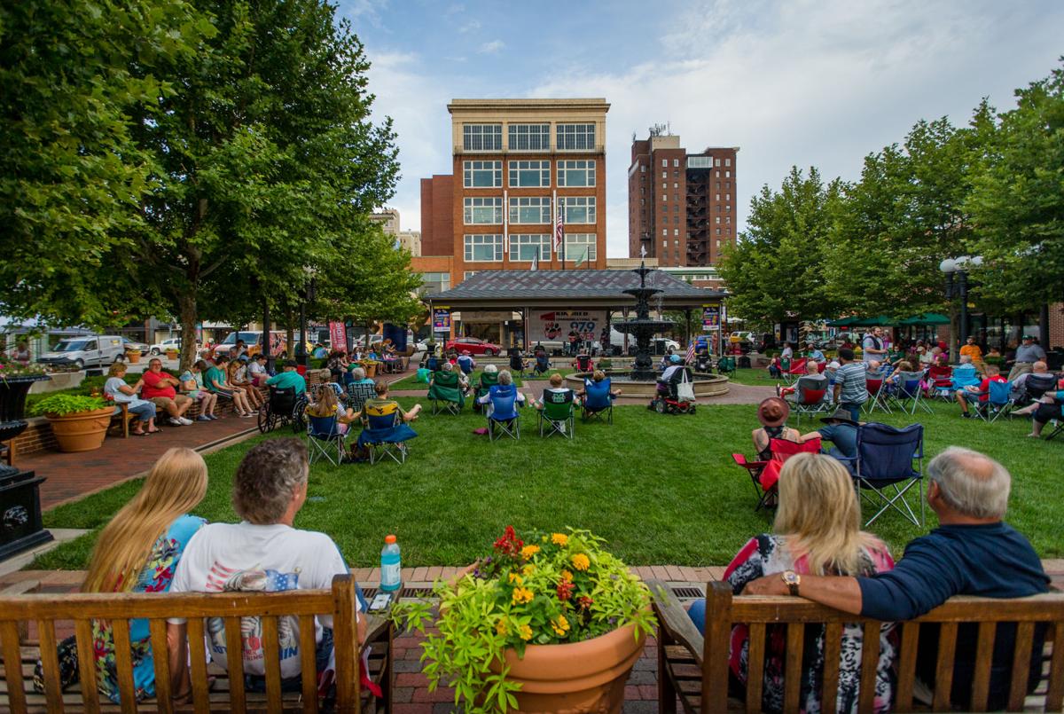 Pullman Square concert features entertaining blend | News | herald ...