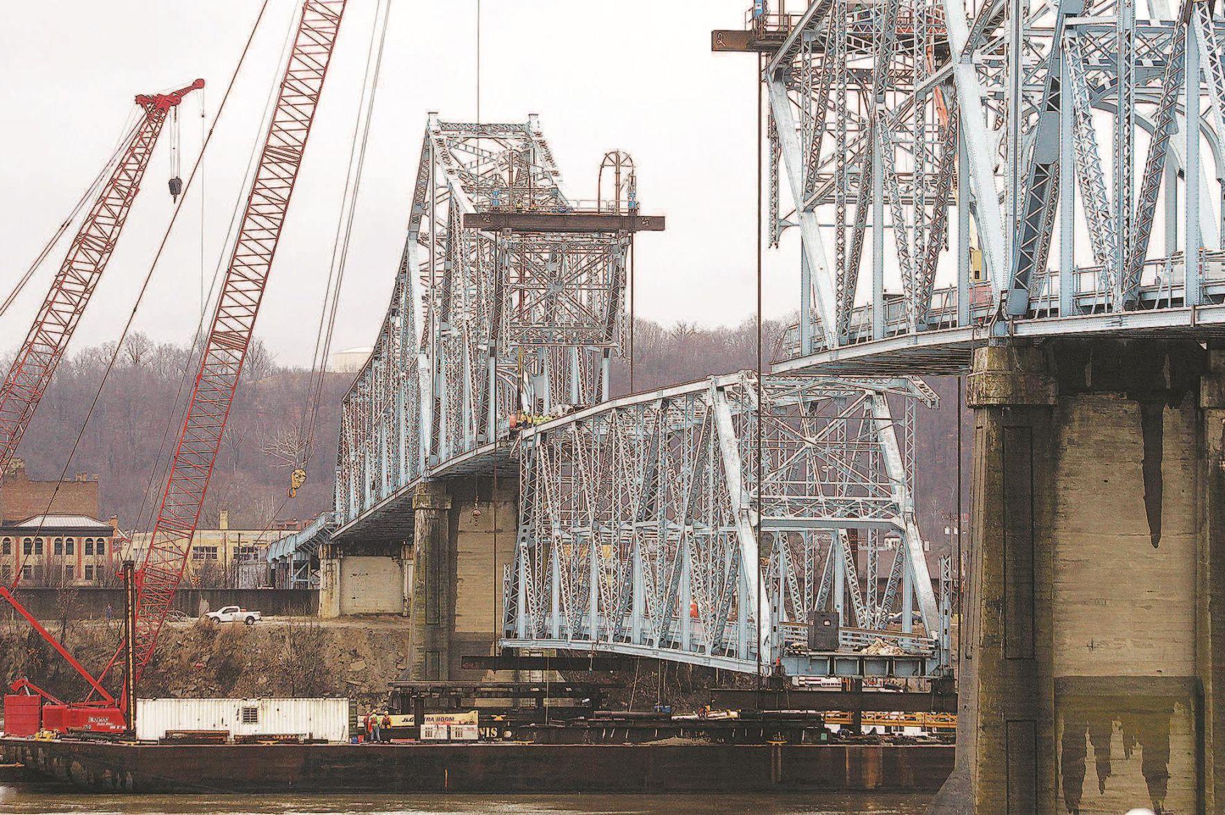 Main span of old Ironton-Russell Bridge is lowered onto barges ...
