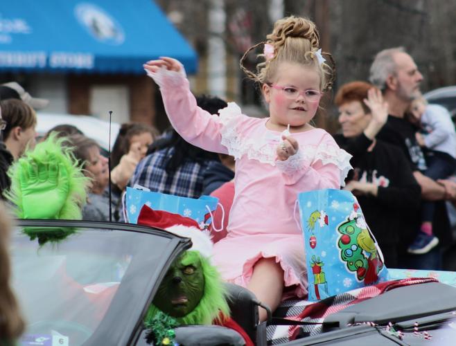 Grinch fails to steal Hurricane Christmas Parade | Putnam News | herald ...