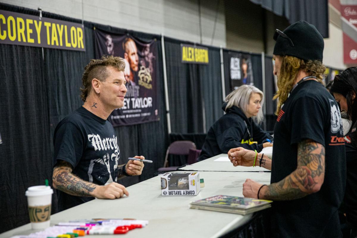 Video of Tom Kenny, Slipknot's Corey Taylor singing SpongeBob theme at ...