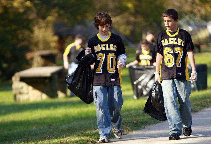 Football team works to clean up Ritter Park | News | herald-dispatch.com