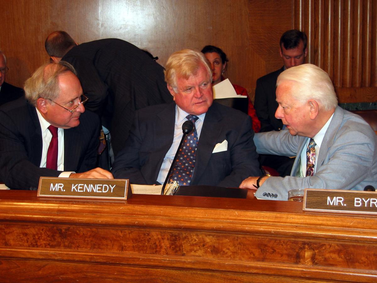 Byrd takes to Senate floor to bid Kennedy goodbye | News | herald ...