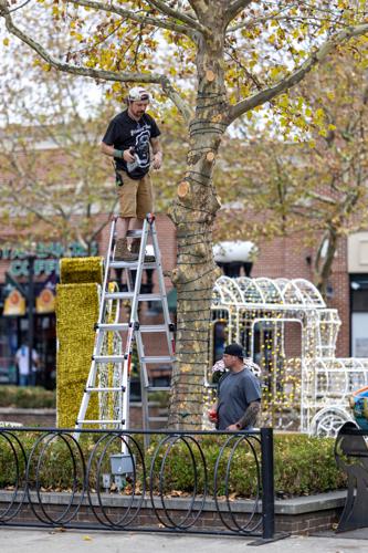 Holiday decorations spring up downtown | News | herald-dispatch.com