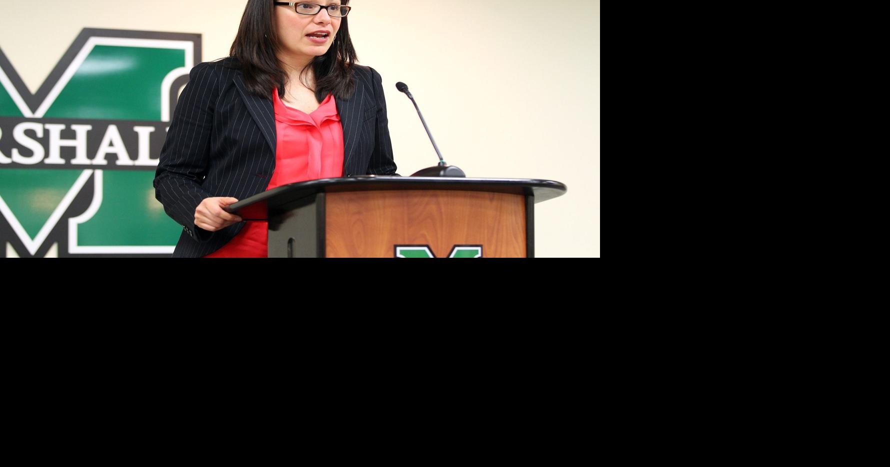 Former Hillary Clinton campaign manager urges women to take on ...