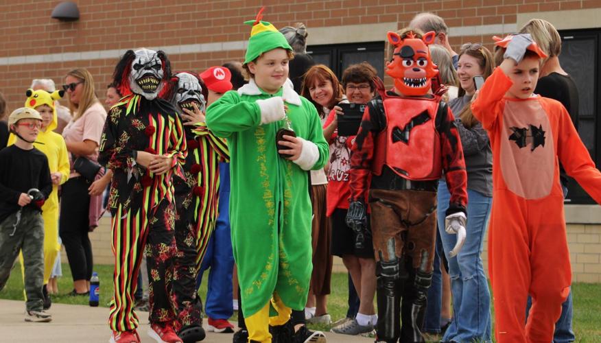 Costumes on parade at Mountain View Elementary | Putnam News | herald ...