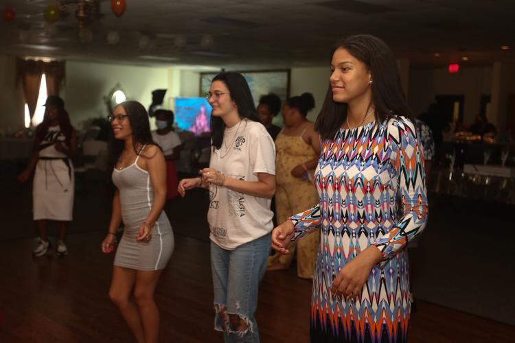 Photos: Elementary Extravaganza prom | Multimedia | herald-dispatch.com