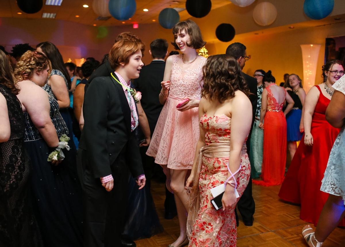 Photos: Huntington High Prom | Multimedia | herald-dispatch.com