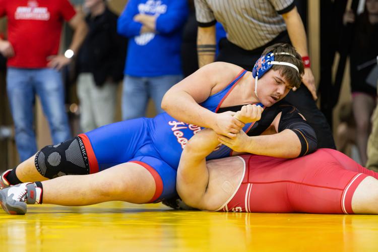 Payne, Lopez wrestle into quarterfinals at WSAZ | High School Sports ...