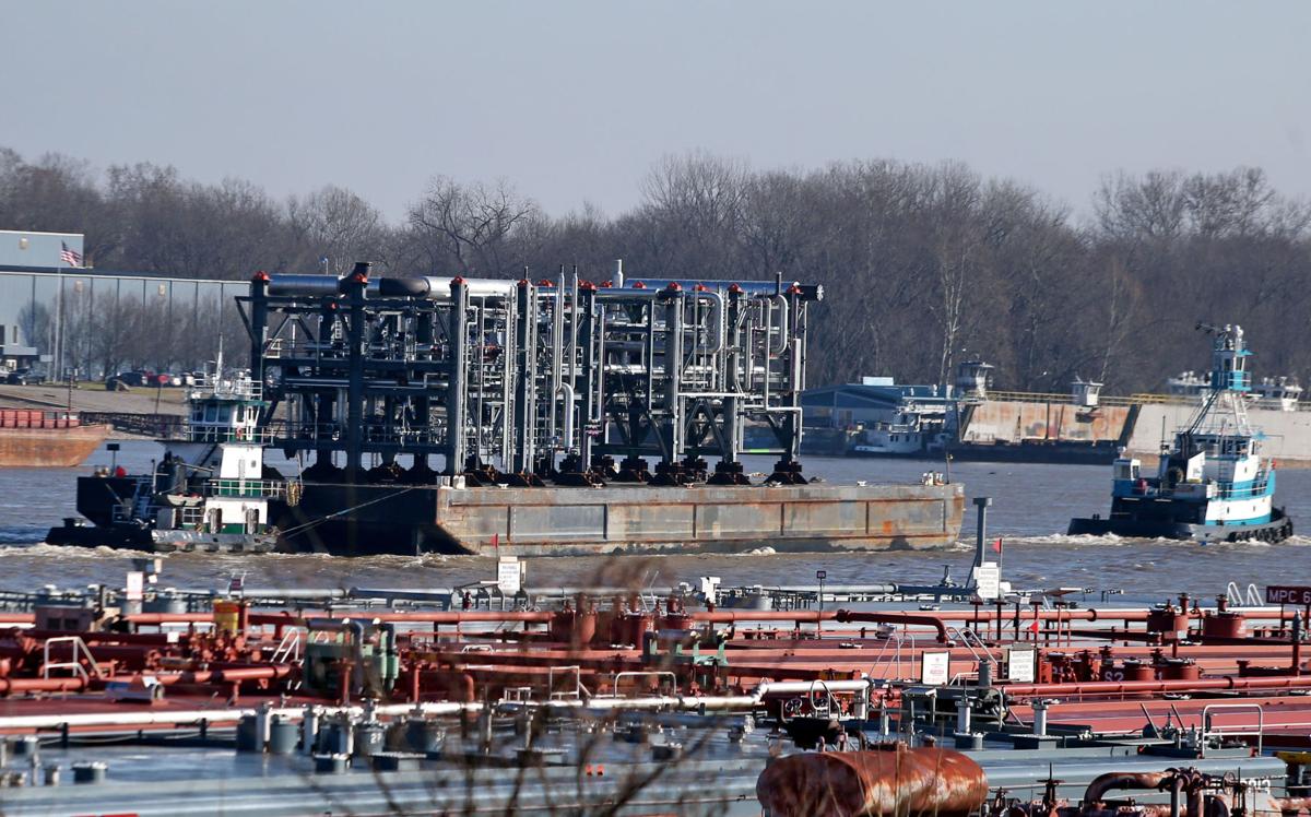 Photos: Tugboat Hauls Ethane Cracker Plant Parts to Monaca ...