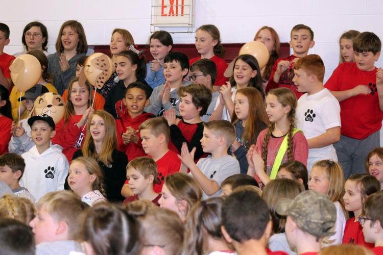 Wayne Elementary School welcomes therapy dog | News | herald-dispatch.com