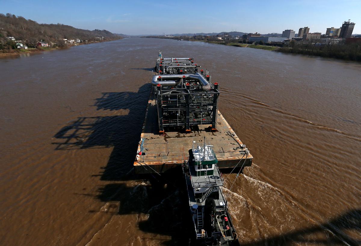 Photos: Tugboat Hauls Ethane Cracker Plant Parts to Monaca ...