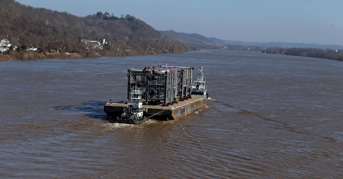 Photos: Tugboat Hauls Ethane Cracker Plant Parts to Monaca ...