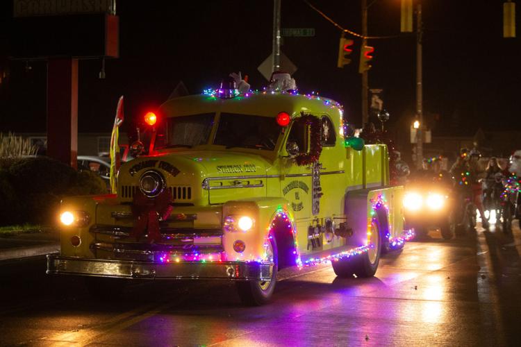 Proctorville residents enjoy first Christmas parade | News | herald ...