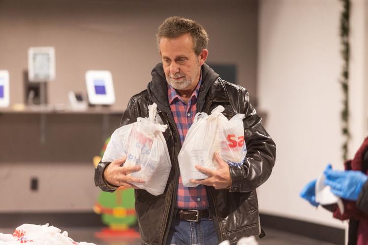 Photos: Volunteers prep Thanksgiving dinners at New Life Church ...