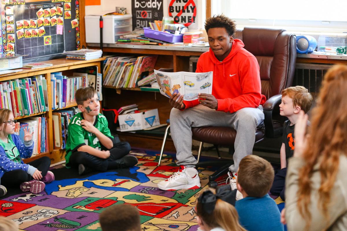 Highlanders give Meadows students a glimpse at future | News | herald ...