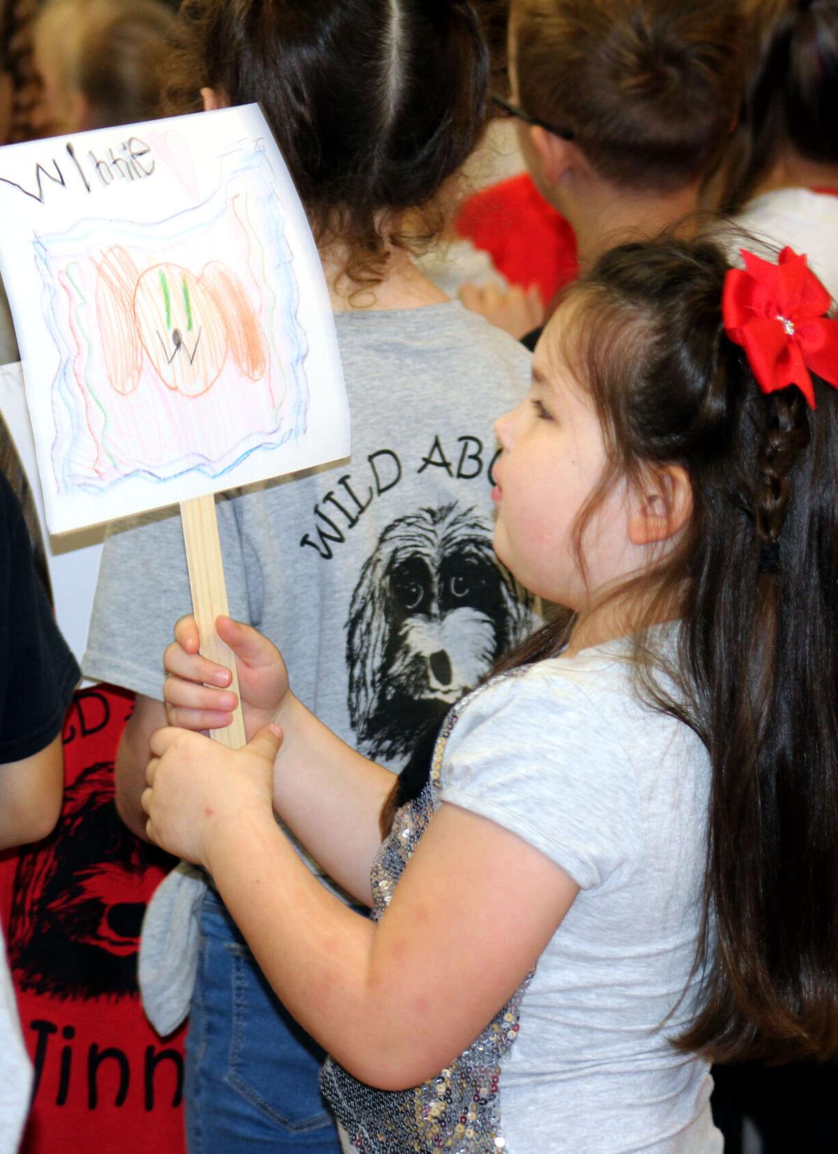 Wayne Elementary School welcomes therapy dog | News | herald-dispatch.com