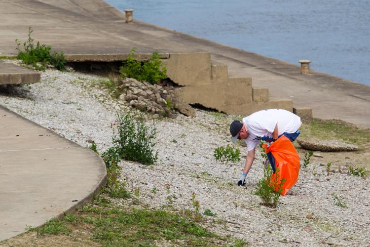 Photos: Ohio River Cleanup at Harris Riverfront Park | Multimedia ...