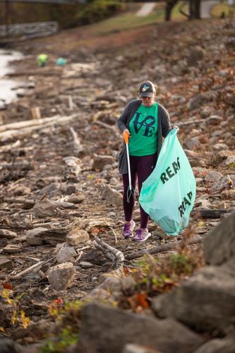 Volunteers honor late professor with river cleanup | News | herald ...