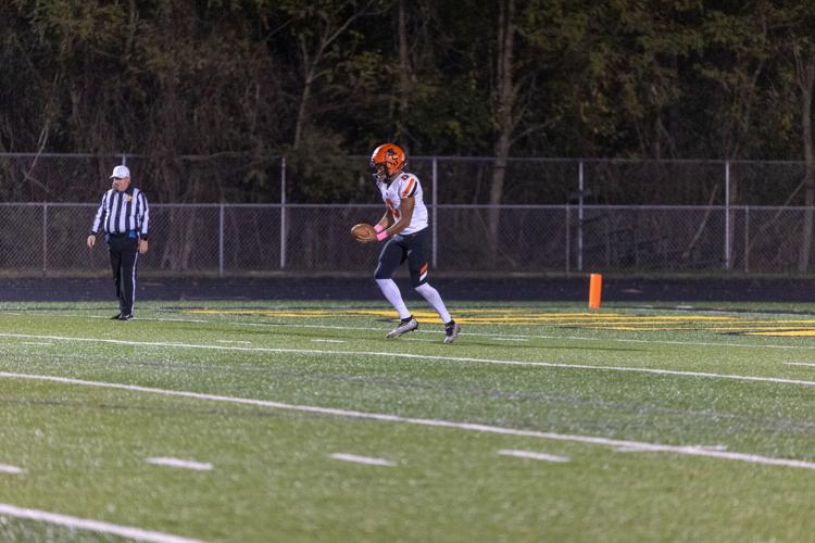 Prep football: Huntington sets tone on first play in handling SC | High ...