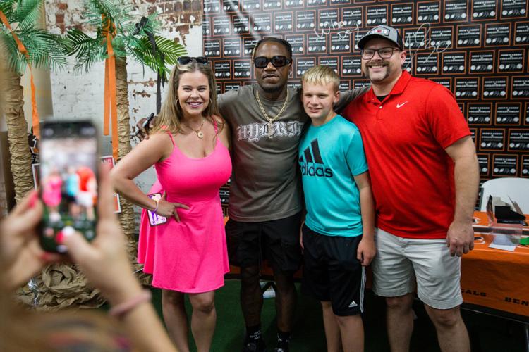 Fans gobble up Pacman Jones autographs, photos | Sports | herald ...