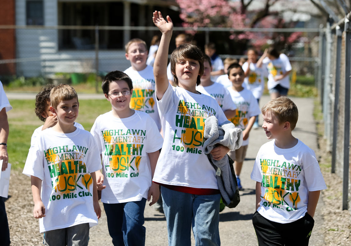 Highlawn Elementary celebrates walking goal | News | herald-dispatch.com
