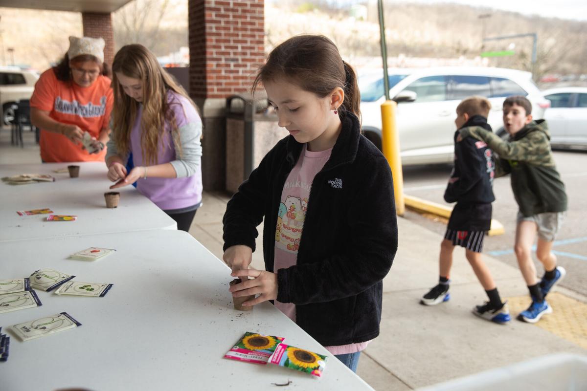 Wholi Moli teaches local children about gardening | News | herald-dispatch.com